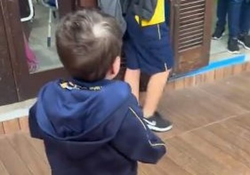 Após receber alta, menino Gui tem volta à escola emocionante; assista ...