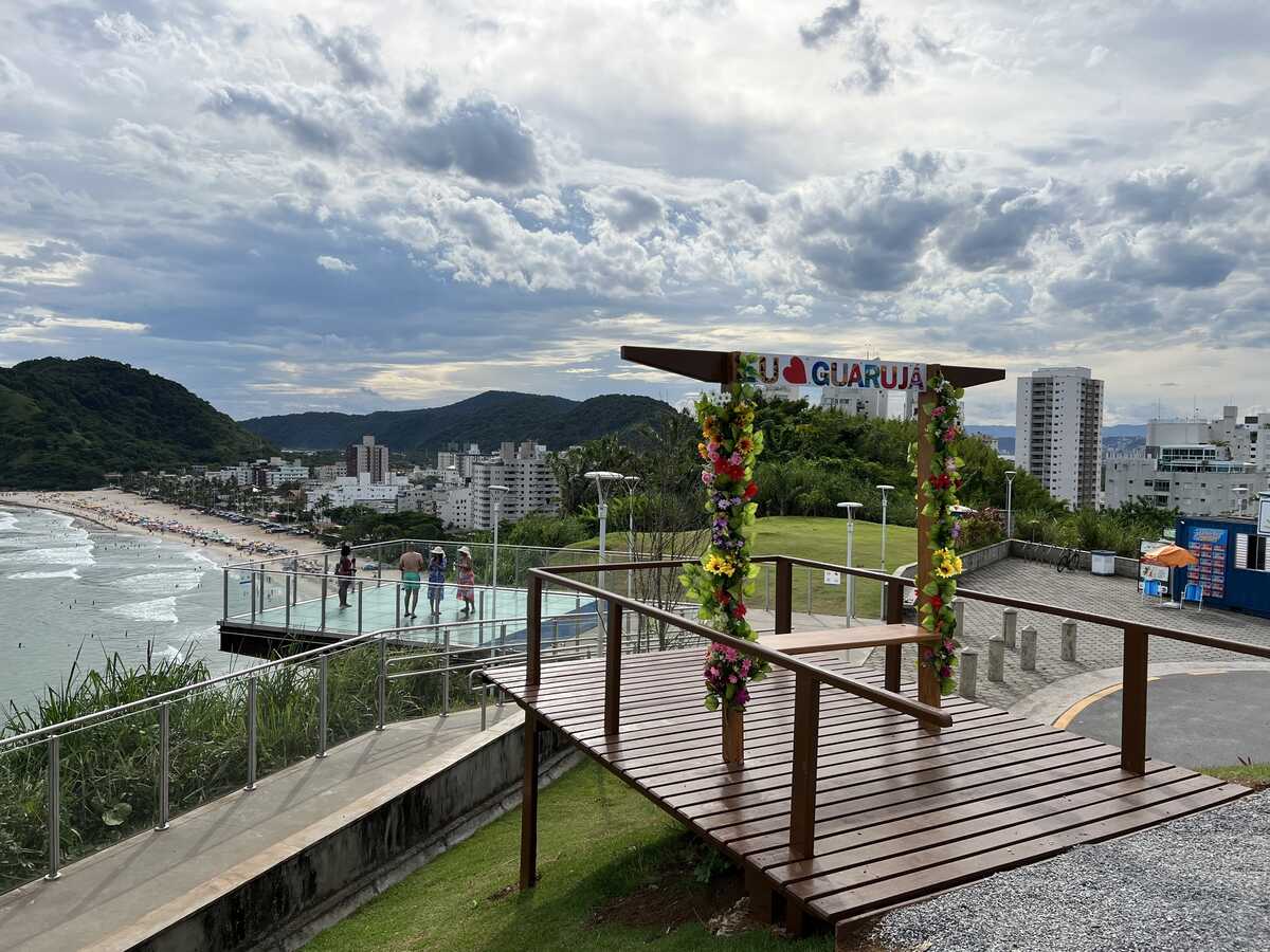 Em Guarujá, Mirante das Galhetas ganha deck de madeira - Diário do Litoral