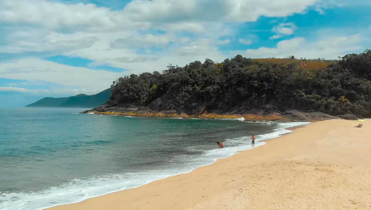Litoral de SP tem praia com rio de água doce e perfeita para relaxar ...