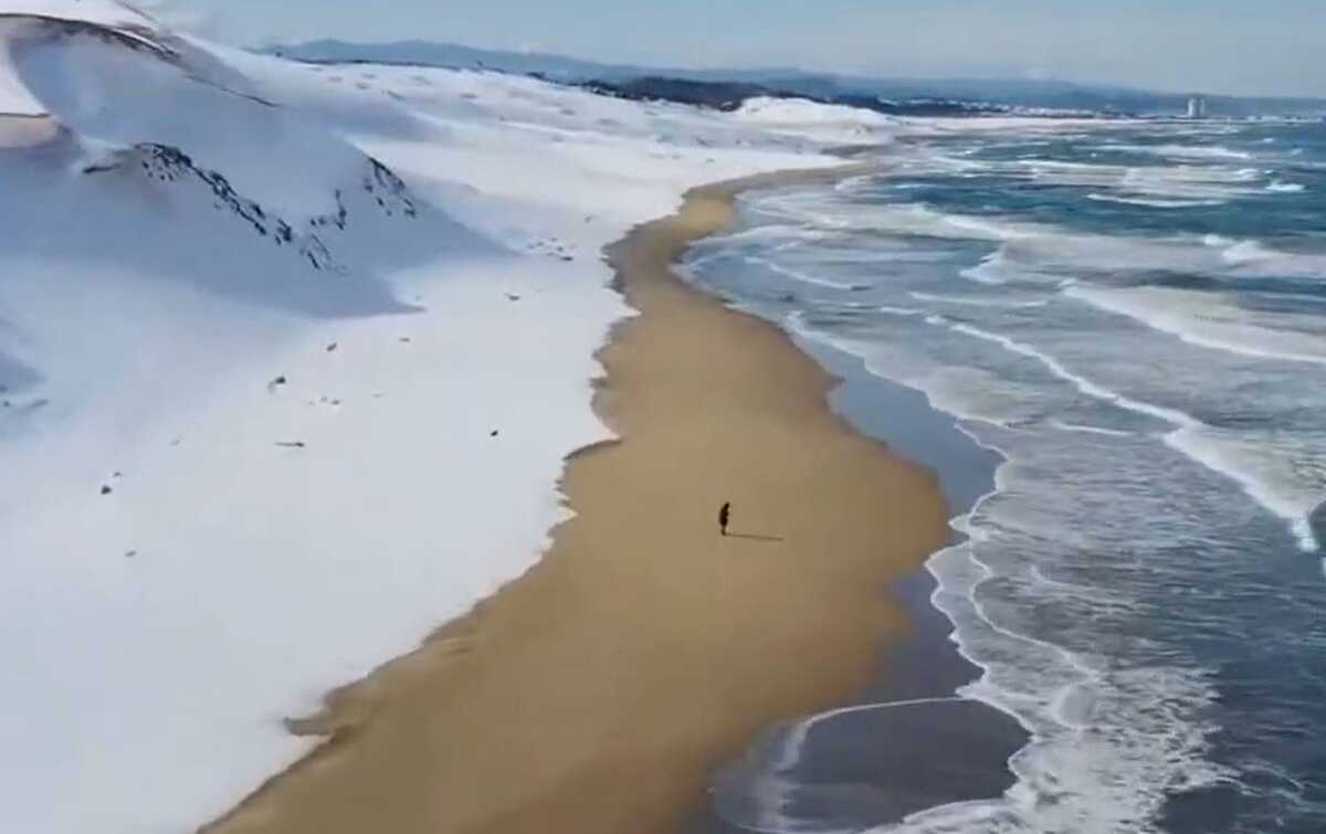 Paraíso inesquecível une mar, areia e neve na mesma hora em praia que ...