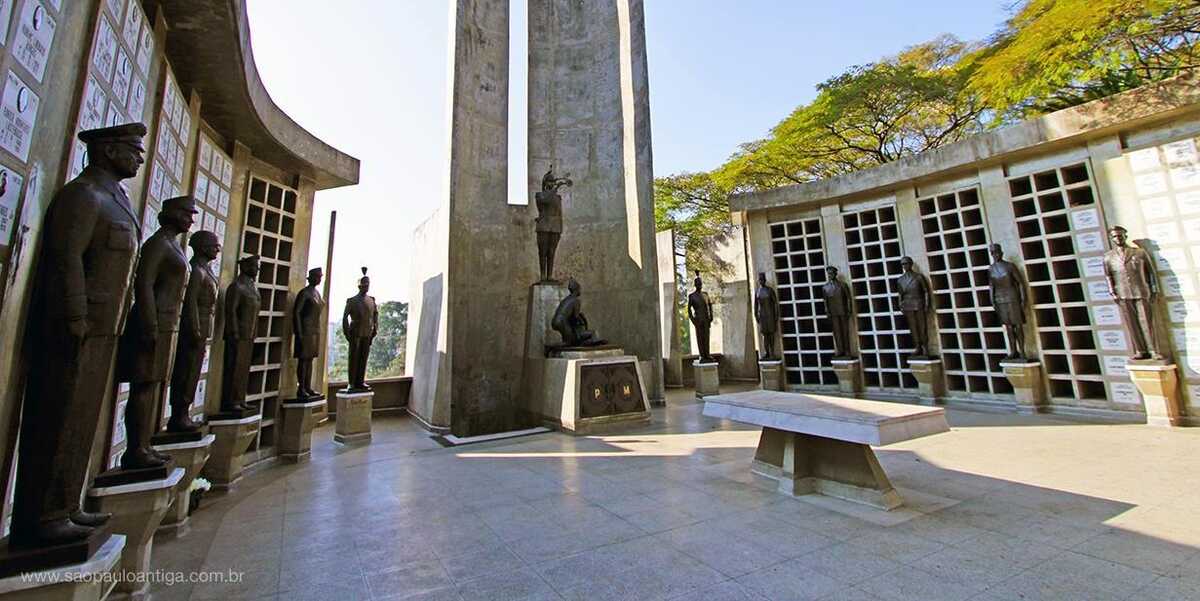 4 andares e um elevador: o incrível e imponente mausoléu no coração de ...