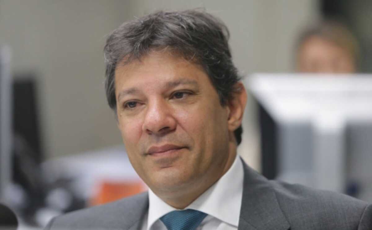 Confiante, Haddad vota na zona sul de São Paulo - Diário do Litoral