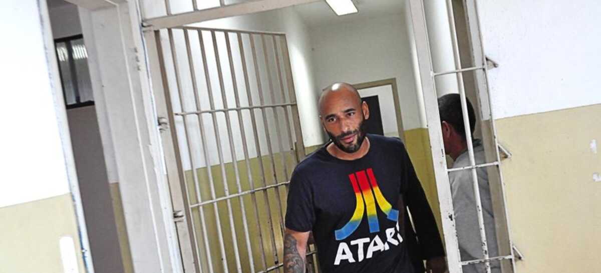 Ex-goleiro Edinho se apresenta para cumprimento de pena - Diário do Litoral